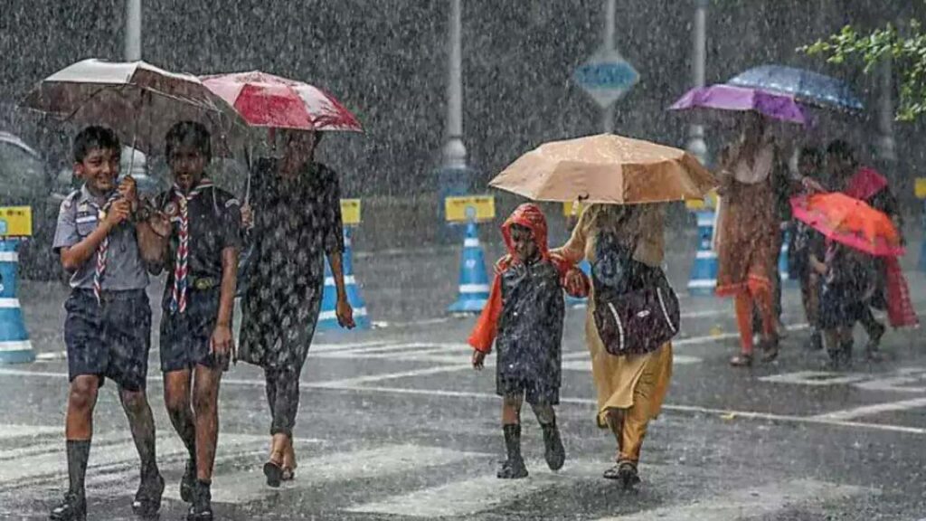 AP Rains : అల్పపీడనం ఎఫెక్ట్.. ఏపీకి భారీ వర్ష సూచన.. ఆ జిల్లాల ప్రజలకు ...